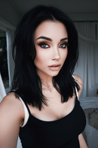 20 Vampire Hairstyles for Women: Gothic, Victorian, Curly, and Short ...